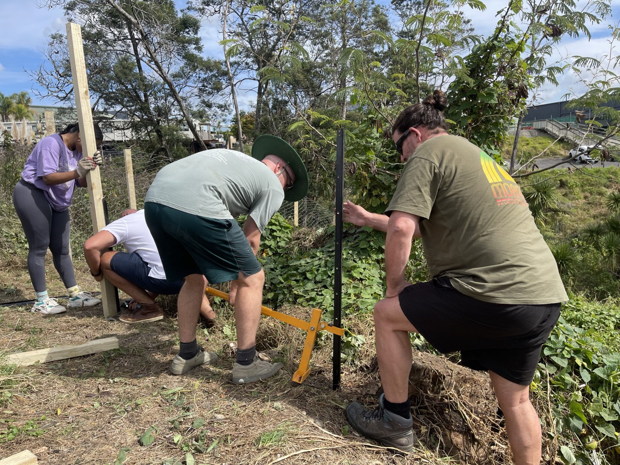 Graeme Dingle Foundation volunteers build chicken enclosure - Graeme ...
